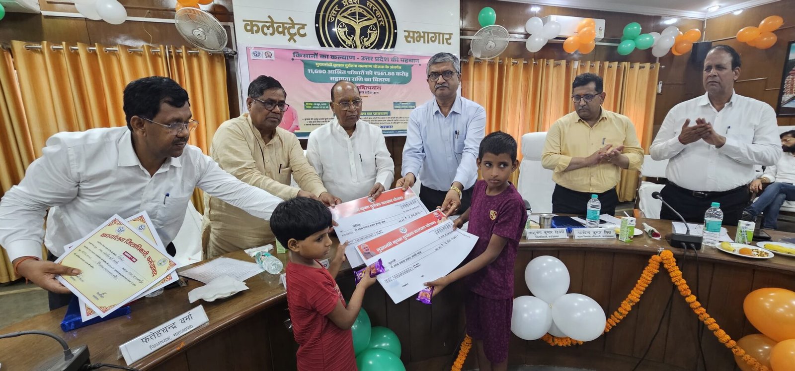 76 कृषक परिवारों को मिली आर्थिक मदद, अमृतपुर विधायक व डीएम ने वितरित ...